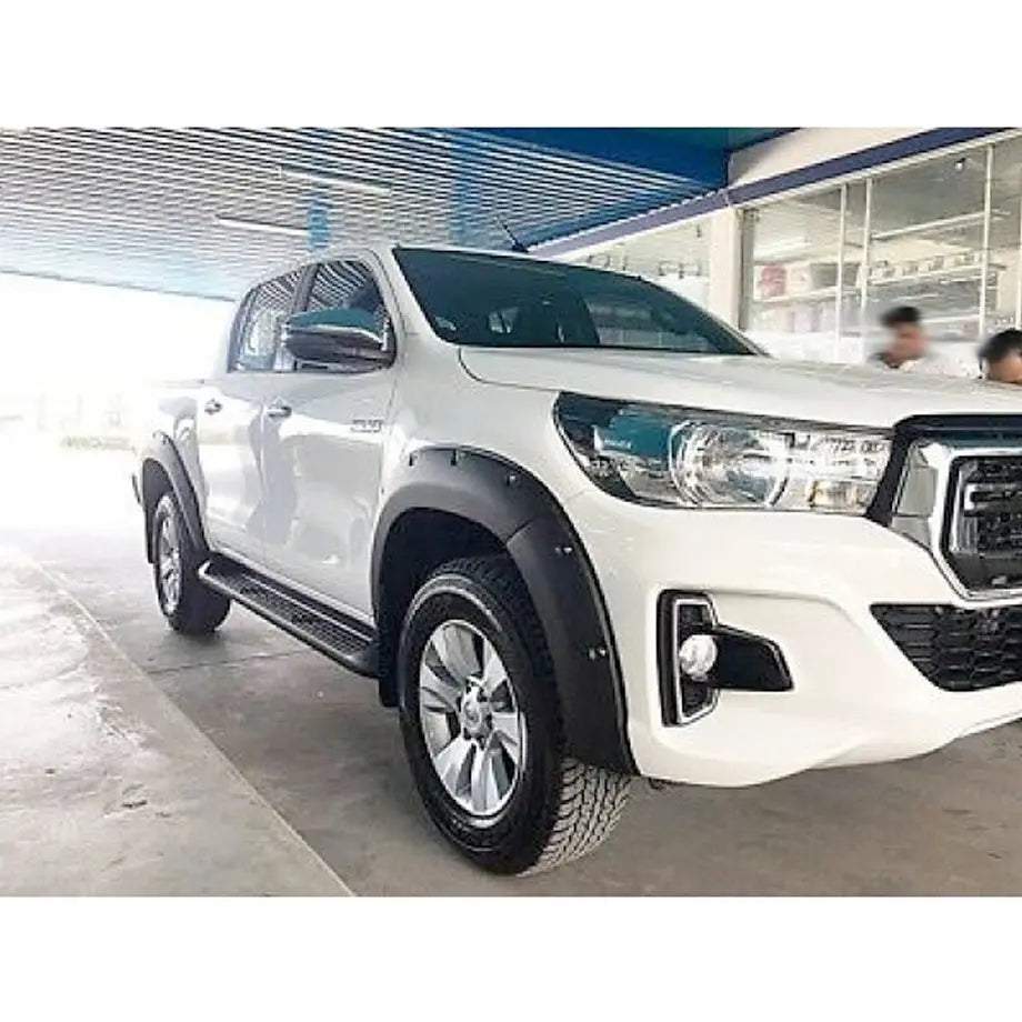 Toyota Hilux (15-19) Smooth Studded Plastic Wheel Arch Kit (9-Inch ...