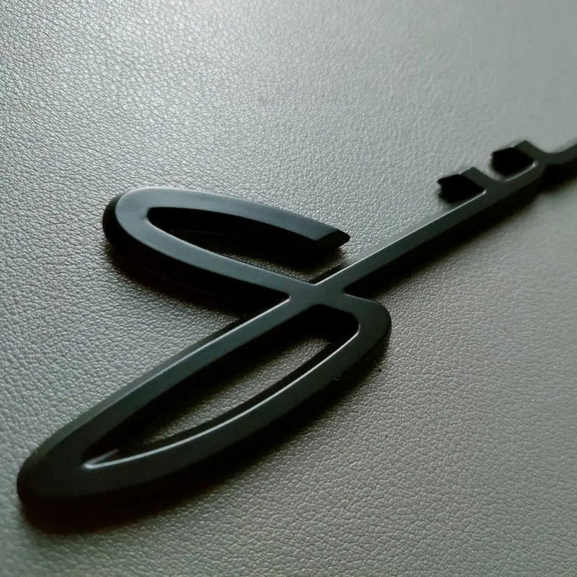 Suzuki Cursive Retro Logo Badge (Black) – Max Motorsport